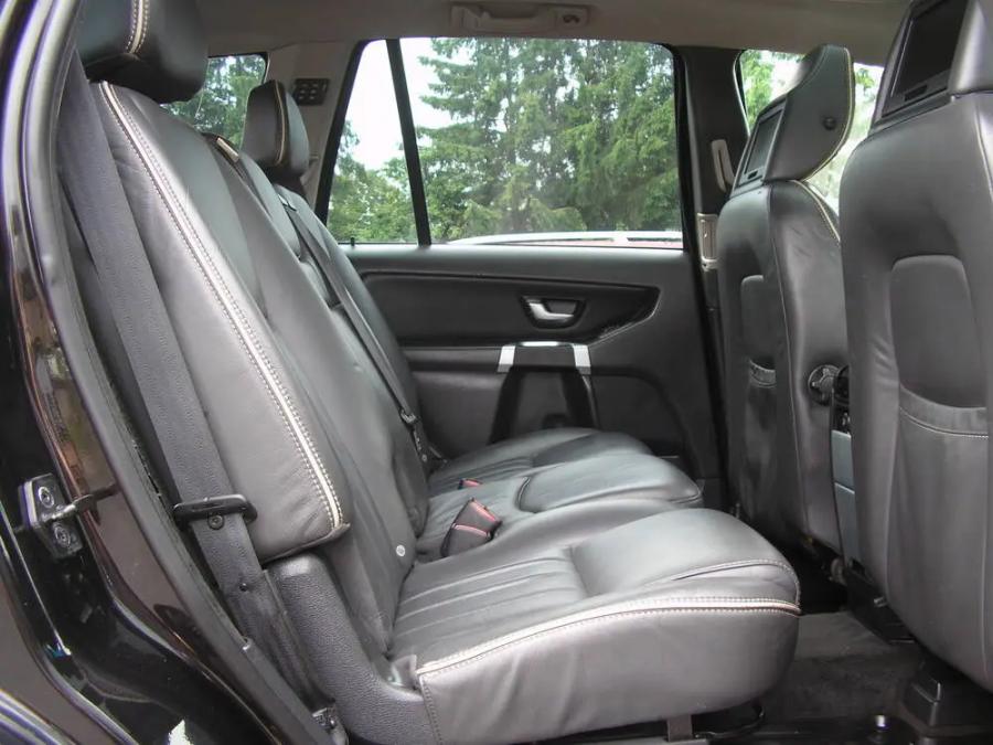 Brown Volvo XC90 2012 in Sigulda, with an engine capacity of 2.40 L and mileage of 361 thousand km for 10850 €, photo 27 on AUTOMOTO.COM.LV
