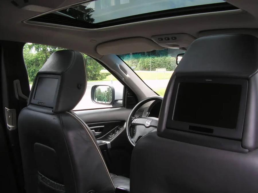 Brown Volvo XC90 2012 in Sigulda, with an engine capacity of 2.40 L and mileage of 361 thousand km for 10850 €, photo 28 on AUTOMOTO.COM.LV