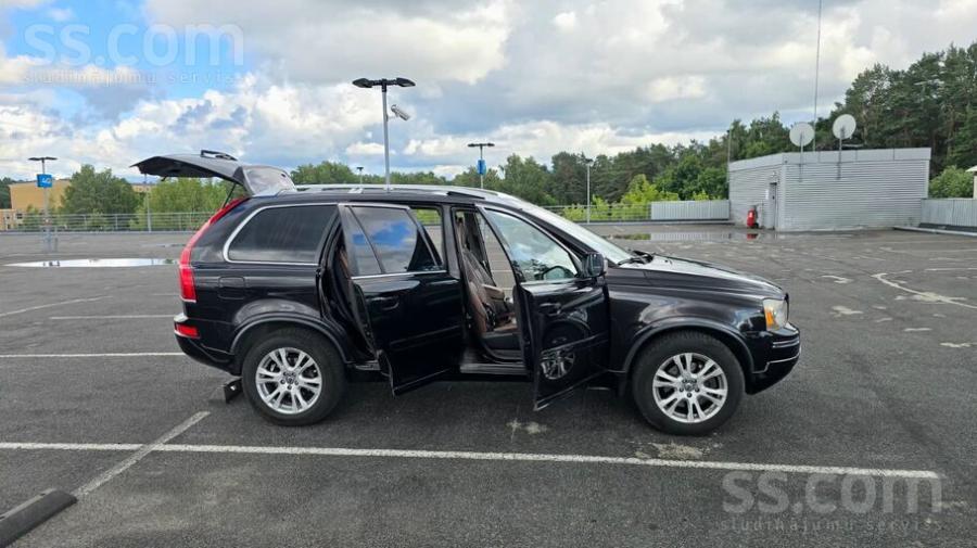 Brown Volvo XC90 2012 in Riga, with an engine capacity of 2.40 L and mileage of 322 thousand km for 12000 €, photo 8 on AUTOMOTO.COM.LV
