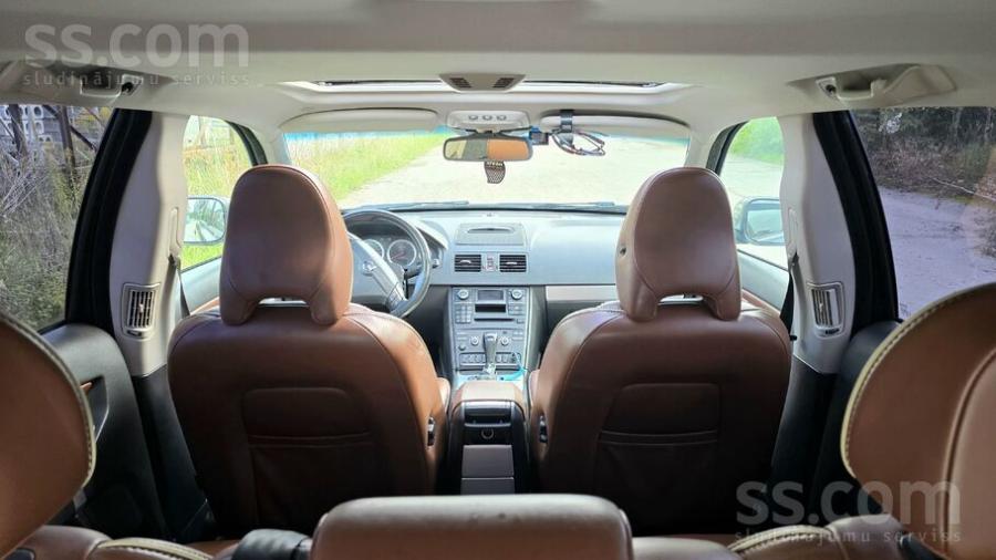 Brown Volvo XC90 2012 in Riga, with an engine capacity of 2.40 L and mileage of 323 thousand km for 11000 €, photo 12 on AUTOMOTO.COM.LV