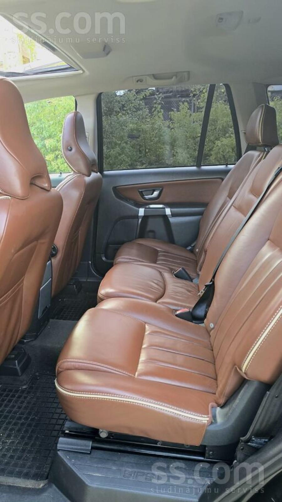 Brown Volvo XC90 2012 in Riga, with an engine capacity of 2.40 L and mileage of 323 thousand km for 11000 €, photo 15 on AUTOMOTO.COM.LV