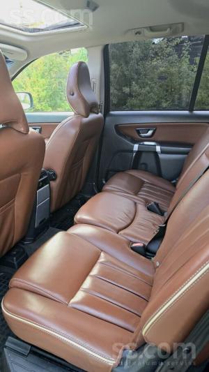 Brown Volvo XC90 2012 in Riga, with an engine capacity of 2.40 L and mileage of 323 thousand km for 11000 €, photo 17 on AUTOMOTO.COM.LV