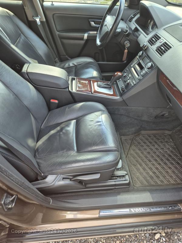 Brown Volvo XC90 2012 in Tallinn, with an engine capacity of 2.40 L and mileage of 199 thousand km for 13900 €, photo 9 on AUTOMOTO.COM.LV