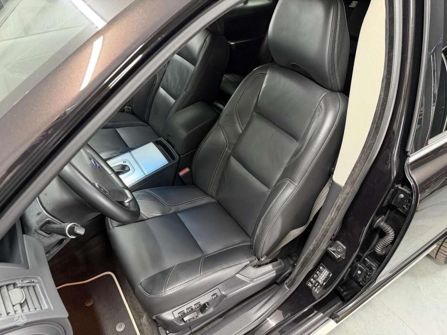 Brūns Volvo XC90 2012 Utena, ar dzinēja tilpumu 2.40 L un nobraukumu 263 tūkst. km par 12950 €, foto 23 vietnē AUTOMOTO.COM.LV