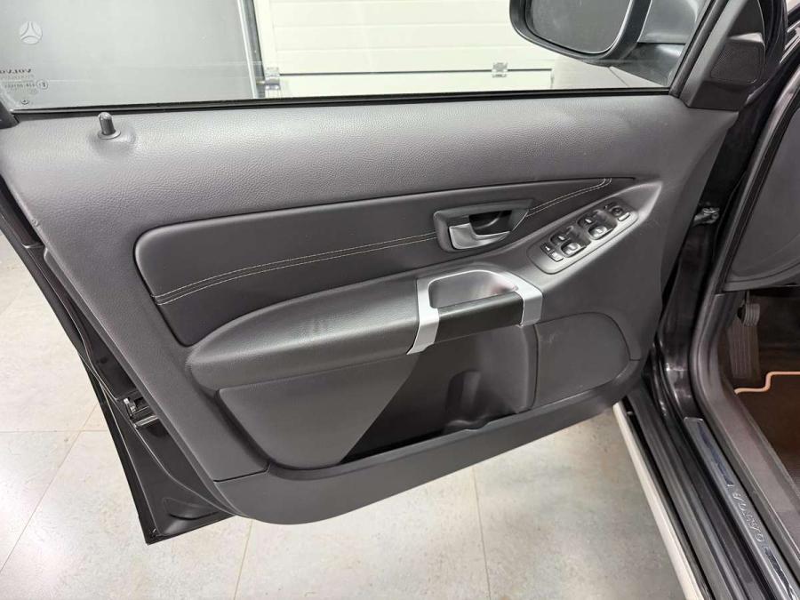 Brūns Volvo XC90 2012 Utena, ar dzinēja tilpumu 2.40 L un nobraukumu 263 tūkst. km par 12950 €, foto 25 vietnē AUTOMOTO.COM.LV