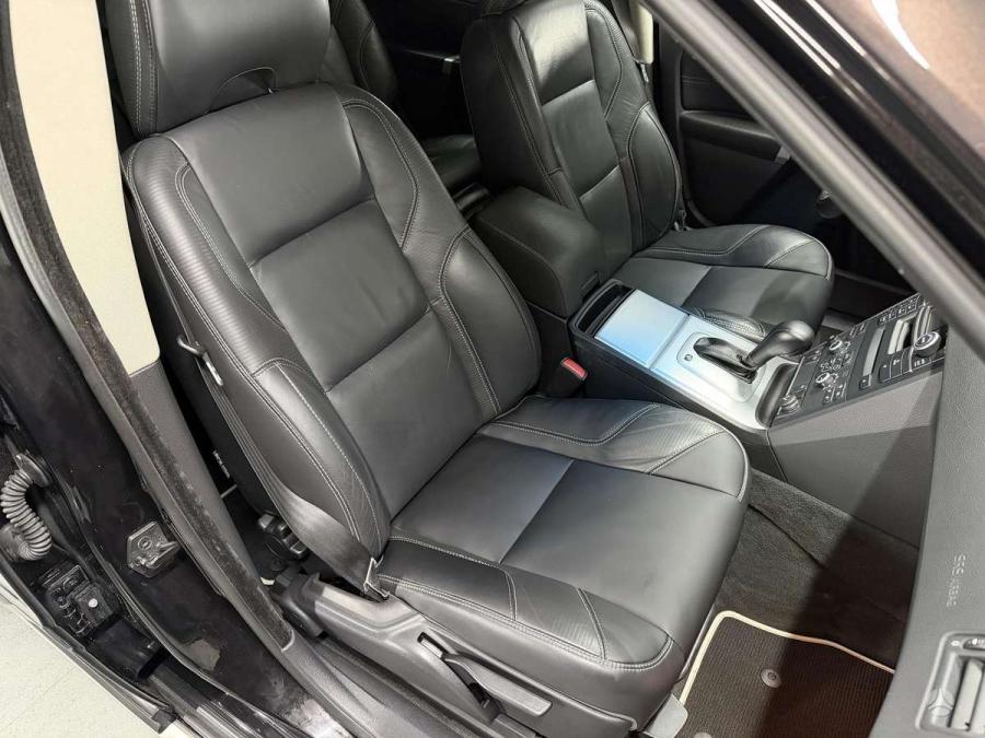 Brūns Volvo XC90 2012 Utena, ar dzinēja tilpumu 2.40 L un nobraukumu 263 tūkst. km par 12950 €, foto 32 vietnē AUTOMOTO.COM.LV