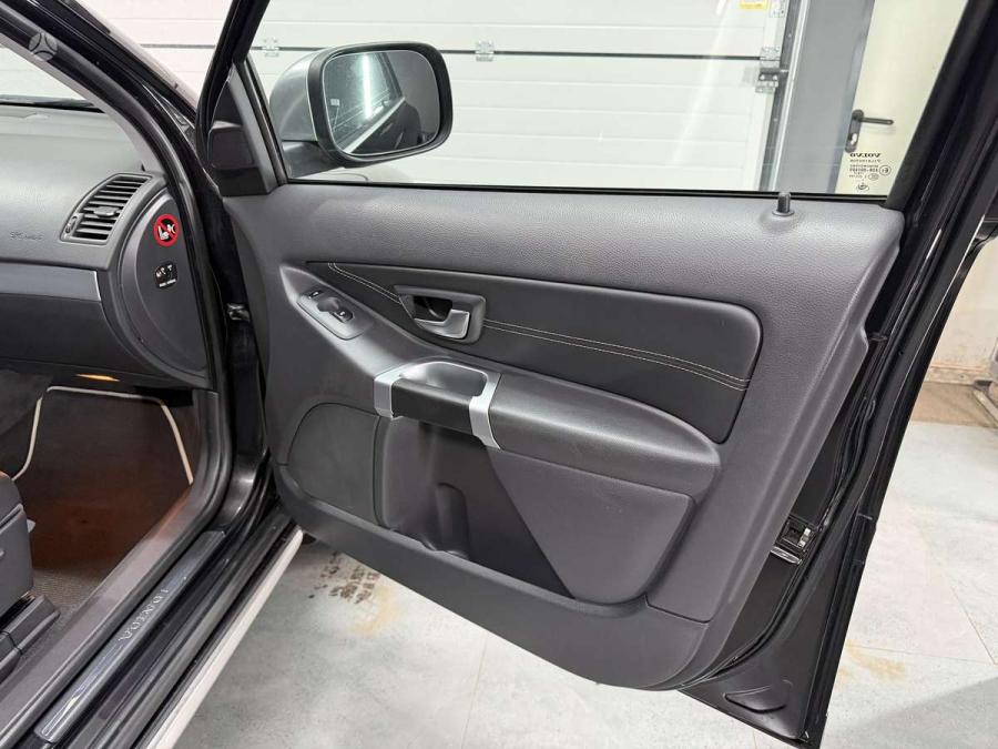 Brūns Volvo XC90 2012 Utena, ar dzinēja tilpumu 2.40 L un nobraukumu 263 tūkst. km par 12950 €, foto 35 vietnē AUTOMOTO.COM.LV