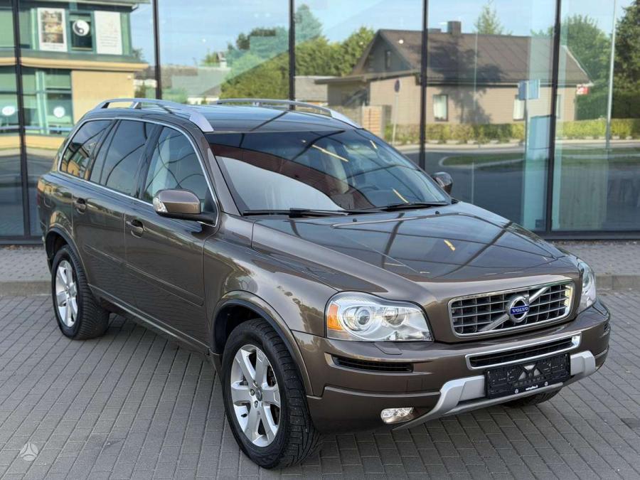 Brown Volvo XC90 2012 in Utena, with an engine capacity of 2.40 L and mileage of 238 thousand km for 12950 €, photo 3 on AUTOMOTO.COM.LV