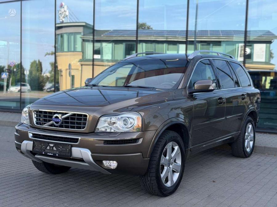 Brown Volvo XC90 2012 in Utena, with an engine capacity of 2.40 L and mileage of 238 thousand km for 12950 €, photo 4 on AUTOMOTO.COM.LV