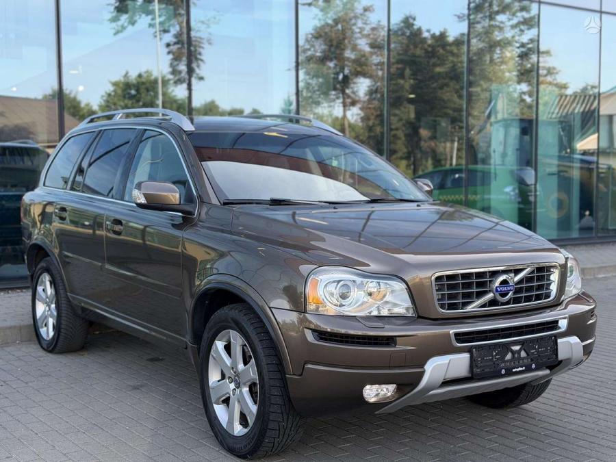 Brown Volvo XC90 2012 in Utena, with an engine capacity of 2.40 L and mileage of 238 thousand km for 12950 €, photo 5 on AUTOMOTO.COM.LV