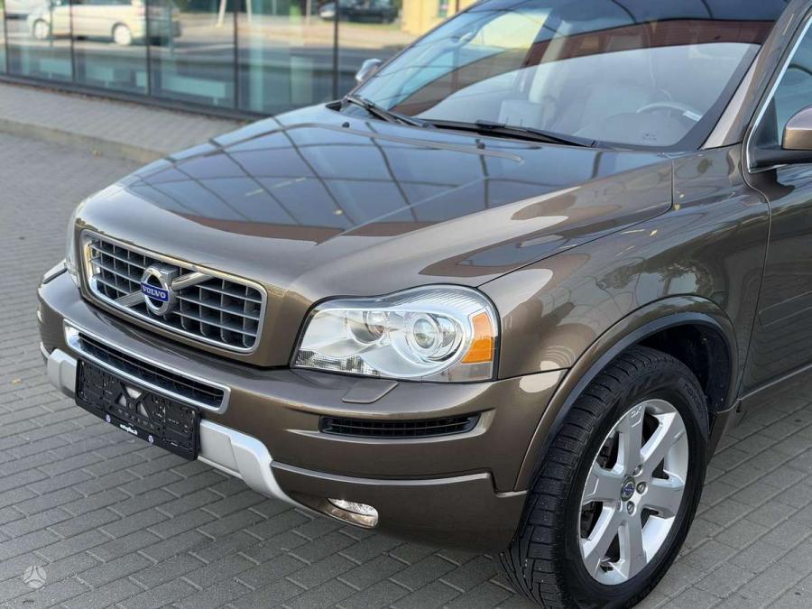 Brown Volvo XC90 2012 in Utena, with an engine capacity of 2.40 L and mileage of 238 thousand km for 12950 €, photo 8 on AUTOMOTO.COM.LV