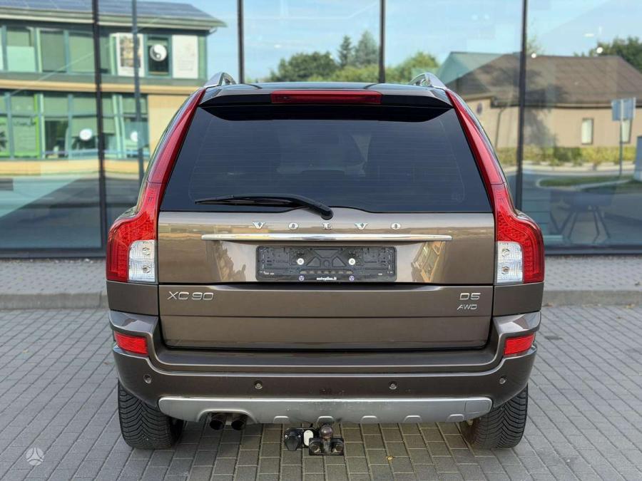Brown Volvo XC90 2012 in Utena, with an engine capacity of 2.40 L and mileage of 238 thousand km for 12950 €, photo 13 on AUTOMOTO.COM.LV