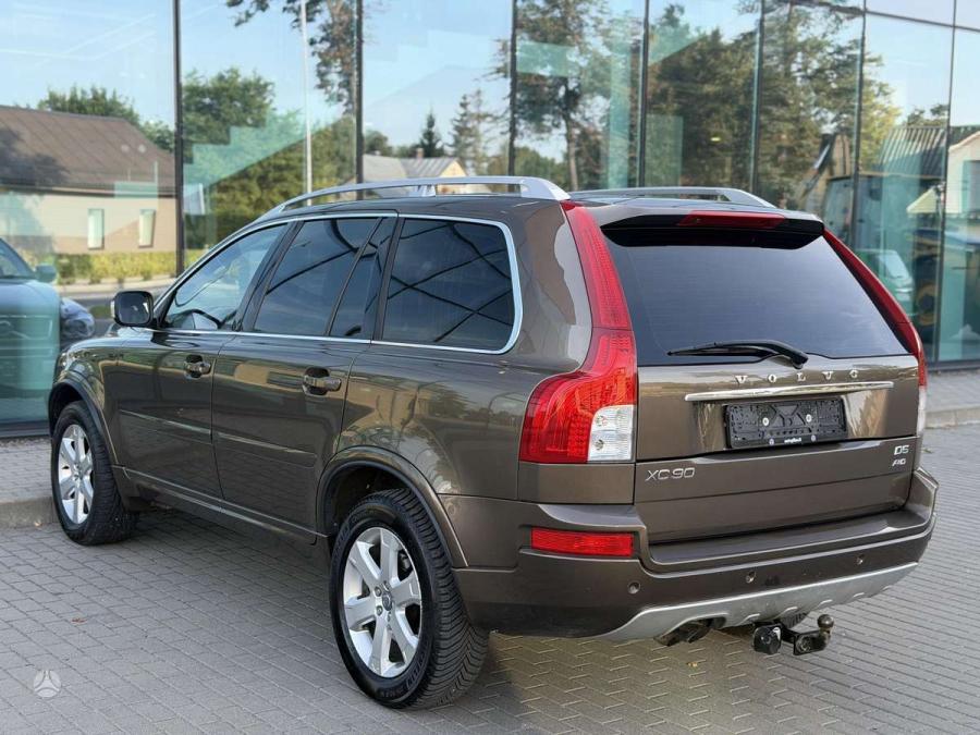 Brown Volvo XC90 2012 in Utena, with an engine capacity of 2.40 L and mileage of 238 thousand km for 12950 €, photo 14 on AUTOMOTO.COM.LV