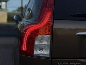 Brown Volvo XC90 2012 in Utena, with an engine capacity of 2.40 L and mileage of 238 thousand km for 12950 €, photo 16 on AUTOMOTO.COM.LV