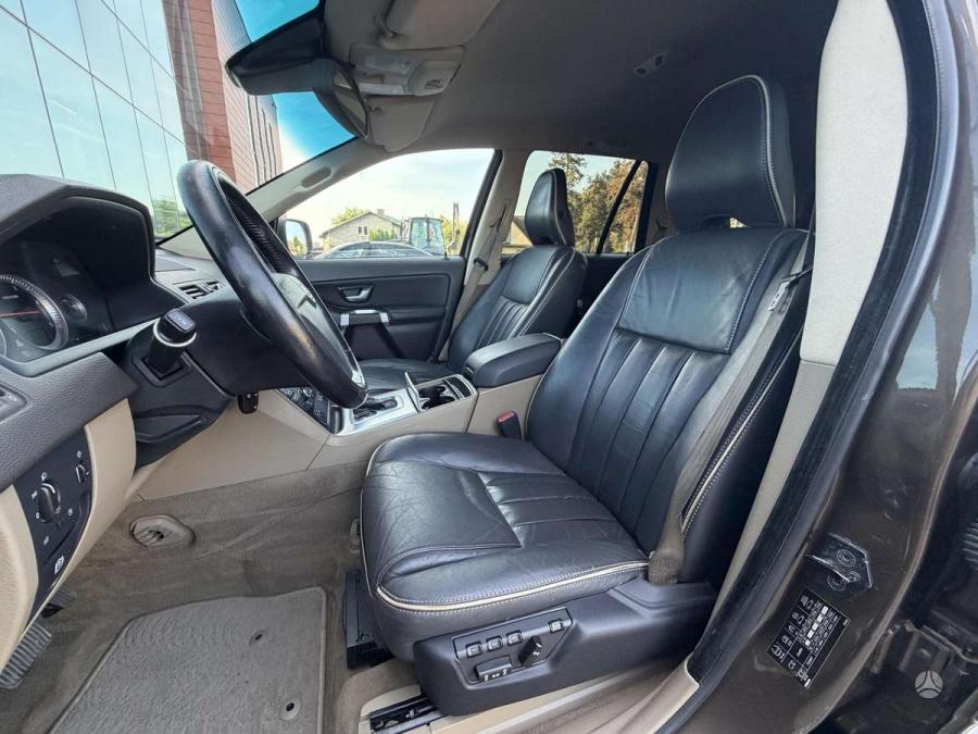 Brown Volvo XC90 2012 in Utena, with an engine capacity of 2.40 L and mileage of 238 thousand km for 12950 €, photo 20 on AUTOMOTO.COM.LV