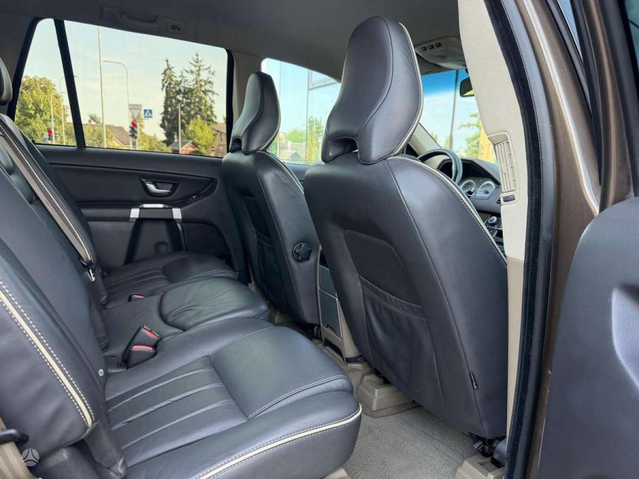Brown Volvo XC90 2012 in Utena, with an engine capacity of 2.40 L and mileage of 238 thousand km for 12950 €, photo 27 on AUTOMOTO.COM.LV