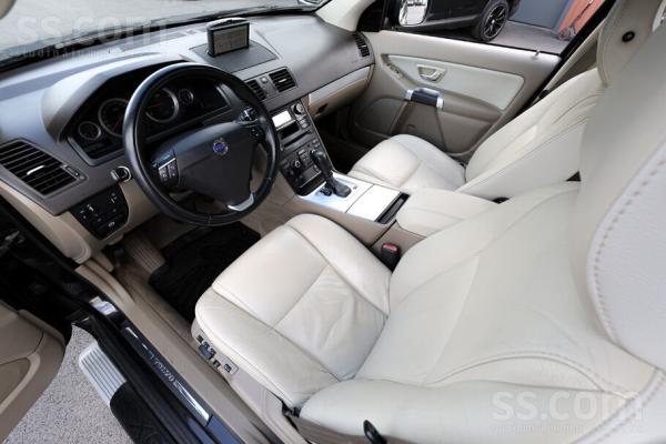 Brown Volvo XC90 2012 in Jelgava, with an engine capacity of 2.40 L and mileage of 0 thousand km for 10750 €, photo 9 on AUTOMOTO.COM.LV