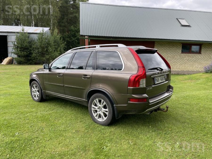 Brown Volvo XC90 2013 in Riga, with an engine capacity of 2.40 L and mileage of 373 thousand km for 9200 €, photo 4 on AUTOMOTO.COM.LV