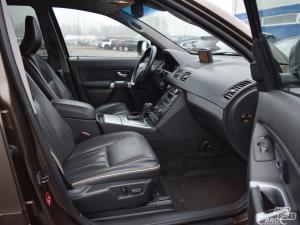 Brown Volvo XC90 2013 in Riga, with an engine capacity of 2.40 L and mileage of 204 thousand km for 12900 €, photo 11 on AUTOMOTO.COM.LV