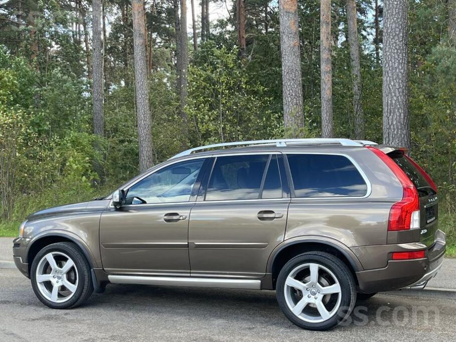 Brown Volvo XC90 2013 in Valmiera, with an engine capacity of 2.40 L and mileage of 0 thousand km for 12300 €, photo 4 on AUTOMOTO.COM.LV