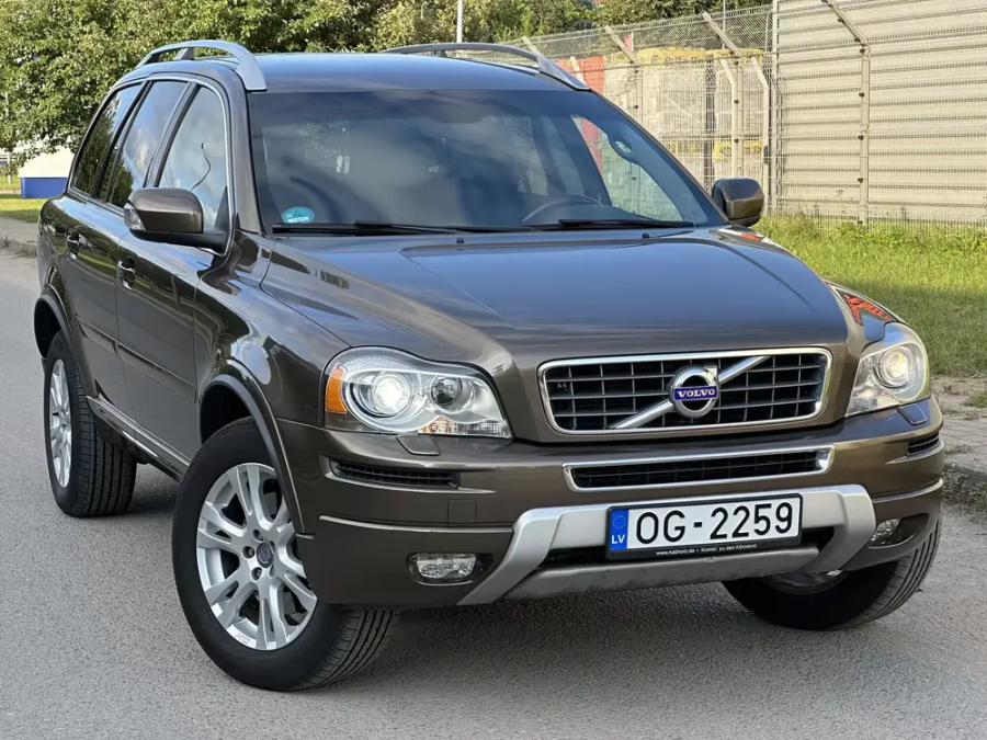 Brown Volvo XC90 2013 in Riga, with an engine capacity of 2.40 L and mileage of 249 thousand km for 13600 €, photo 1 on AUTOMOTO.COM.LV