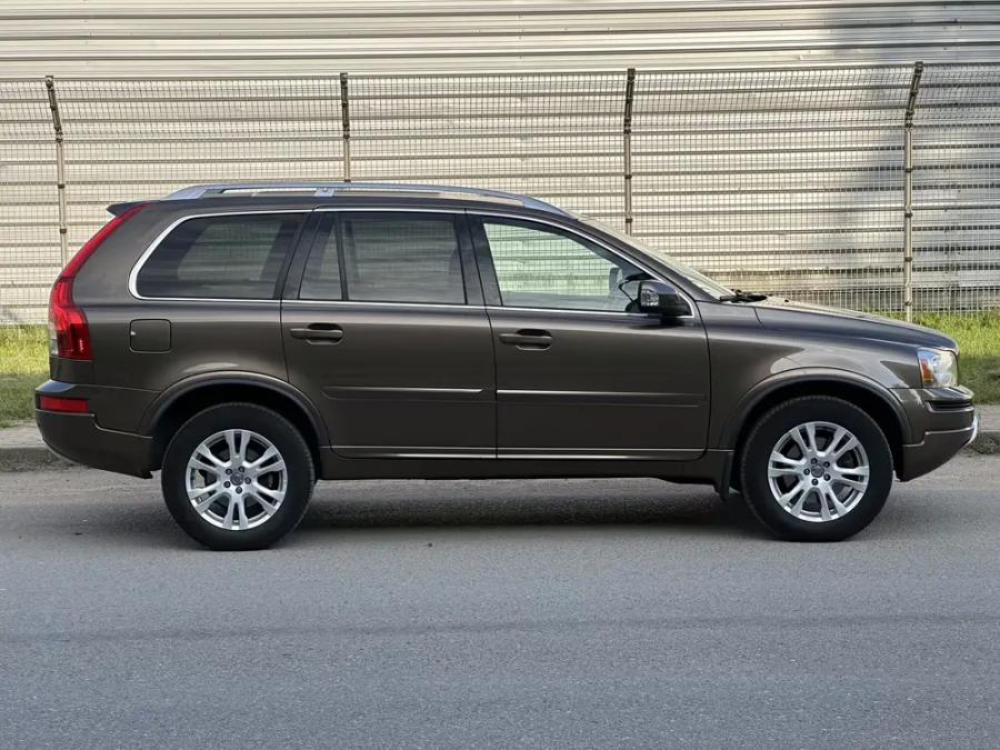 Brown Volvo XC90 2013 in Riga, with an engine capacity of 2.40 L and mileage of 249 thousand km for 13600 €, photo 3 on AUTOMOTO.COM.LV
