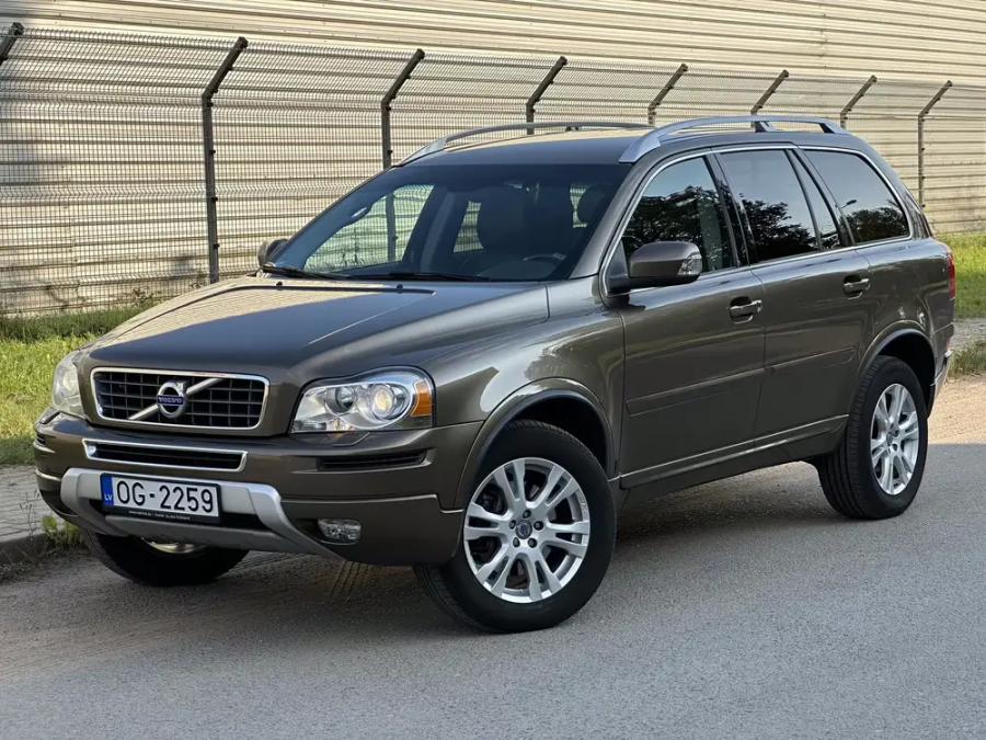 Brown Volvo XC90 2013 in Riga, with an engine capacity of 2.40 L and mileage of 249 thousand km for 13600 €, photo 5 on AUTOMOTO.COM.LV