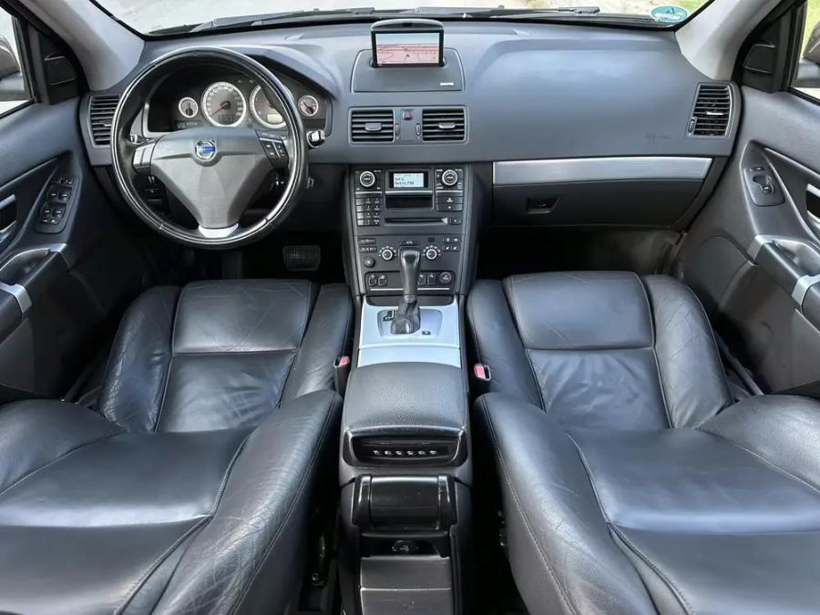 Brown Volvo XC90 2013 in Riga, with an engine capacity of 2.40 L and mileage of 249 thousand km for 13600 €, photo 18 on AUTOMOTO.COM.LV