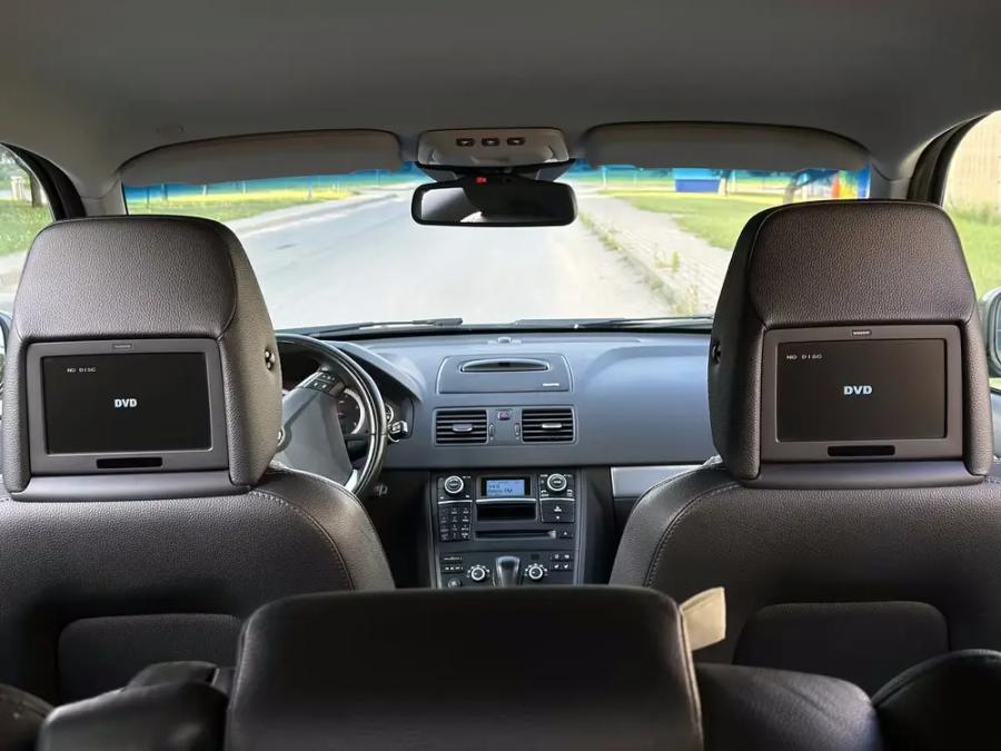 Brown Volvo XC90 2013 in Riga, with an engine capacity of 2.40 L and mileage of 249 thousand km for 13600 €, photo 23 on AUTOMOTO.COM.LV
