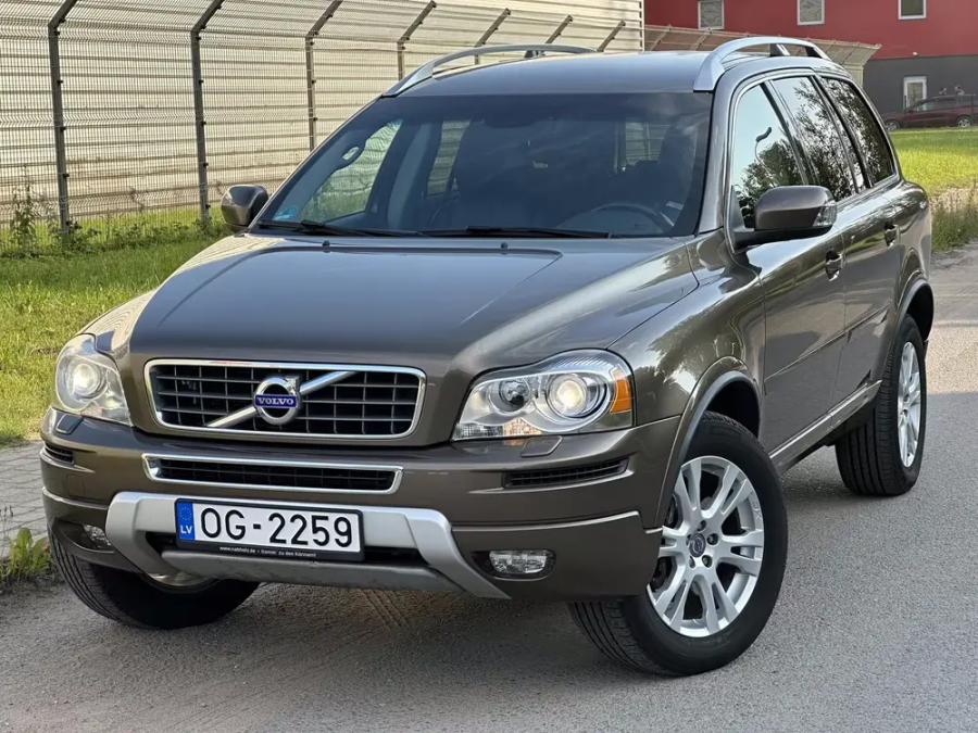 Brown Volvo XC90 2013 in Riga, with an engine capacity of 2.40 L and mileage of 249 thousand km for 13600 €, photo 26 on AUTOMOTO.COM.LV