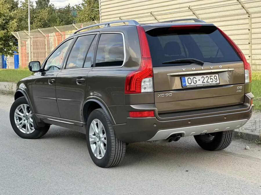 Brown Volvo XC90 2013 in Riga, with an engine capacity of 2.40 L and mileage of 249 thousand km for 13600 €, photo 27 on AUTOMOTO.COM.LV