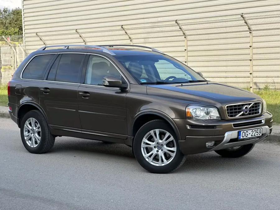 Brown Volvo XC90 2013 in Riga, with an engine capacity of 2.40 L and mileage of 249 thousand km for 13600 €, photo 30 on AUTOMOTO.COM.LV