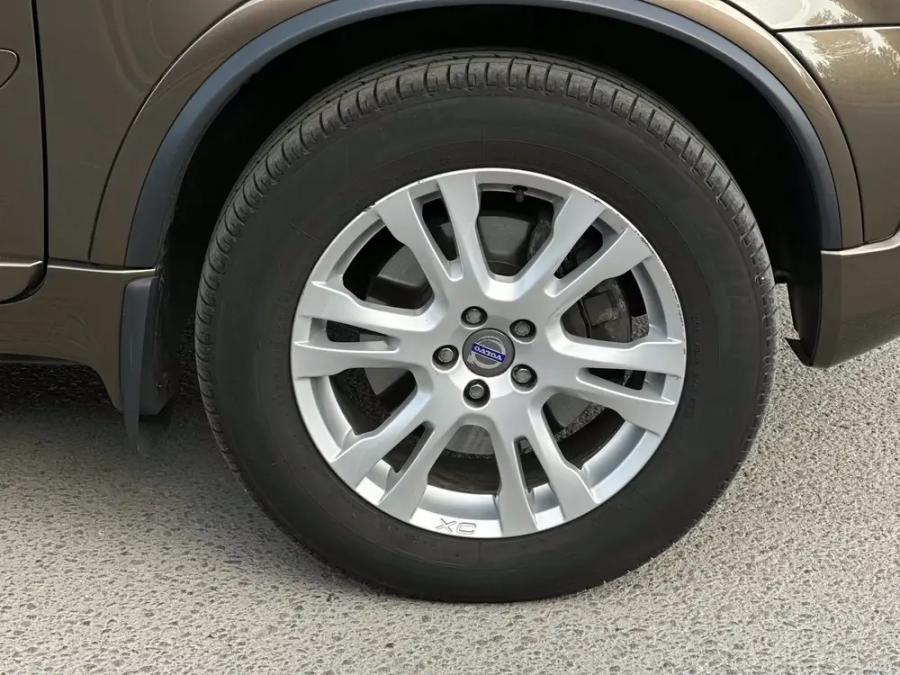 Brown Volvo XC90 2013 in Riga, with an engine capacity of 2.40 L and mileage of 249 thousand km for 13600 €, photo 33 on AUTOMOTO.COM.LV