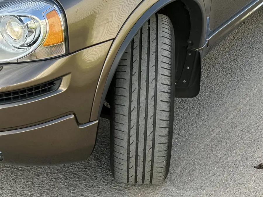 Brown Volvo XC90 2013 in Riga, with an engine capacity of 2.40 L and mileage of 249 thousand km for 13600 €, photo 34 on AUTOMOTO.COM.LV