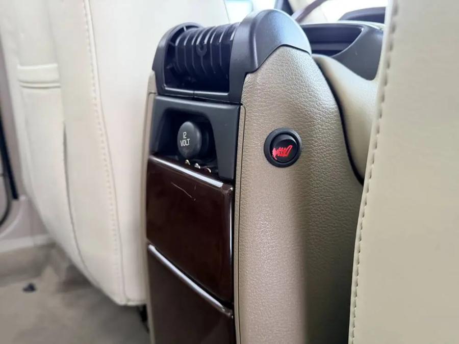 Brūns Volvo XC90 2013 Rīga, ar dzinēja tilpumu 2.40 L un nobraukumu 233 tūkst. km par 13500 €, foto 20 vietnē AUTOMOTO.COM.LV