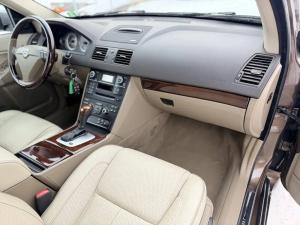 Brūns Volvo XC90 2013 Rīga, ar dzinēja tilpumu 2.40 L un nobraukumu 233 tūkst. km par 13500 €, foto 24 vietnē AUTOMOTO.COM.LV