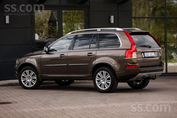 Brown Volvo XC90 2014 in Riga, with an engine capacity of 2.40 L and mileage of 285 thousand km for 2495 €, photo 7 on AUTOMOTO.COM.LV