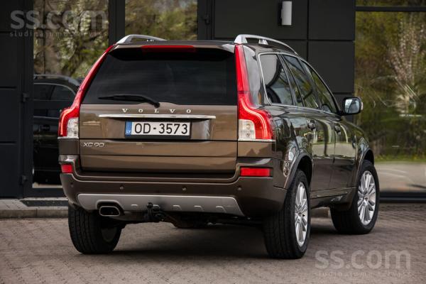 Brown Volvo XC90 2014 in Riga, with an engine capacity of 2.40 L and mileage of 285 thousand km for 12950 €, photo 7 on AUTOMOTO.COM.LV