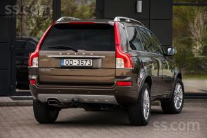 Brown Volvo XC90 2014 in Riga, with an engine capacity of 2.40 L and mileage of 285 thousand km for 12950 €, photo 8 on AUTOMOTO.COM.LV