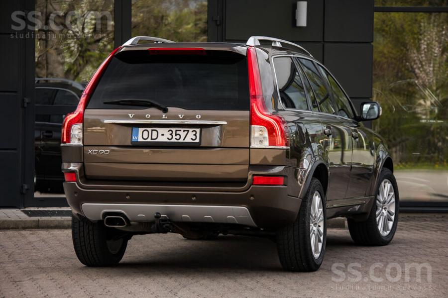 Brown Volvo XC90 2014 in Riga, with an engine capacity of 2.40 L and mileage of 285 thousand km for 12950 €, photo 8 on AUTOMOTO.COM.LV