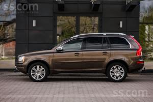 Brown Volvo XC90 2014 in Riga, with an engine capacity of 2.40 L and mileage of 285 thousand km for 12950 €, photo 12 on AUTOMOTO.COM.LV
