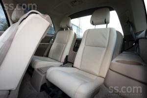 Brown Volvo XC90 2014 in Riga, with an engine capacity of 2.40 L and mileage of 285 thousand km for 12950 €, photo 19 on AUTOMOTO.COM.LV
