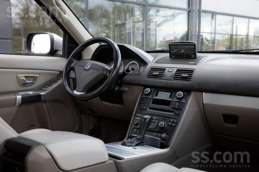 Brown Volvo XC90 2014 in Riga, with an engine capacity of 2.40 L and mileage of 285 thousand km for 12950 €, photo 20 on AUTOMOTO.COM.LV