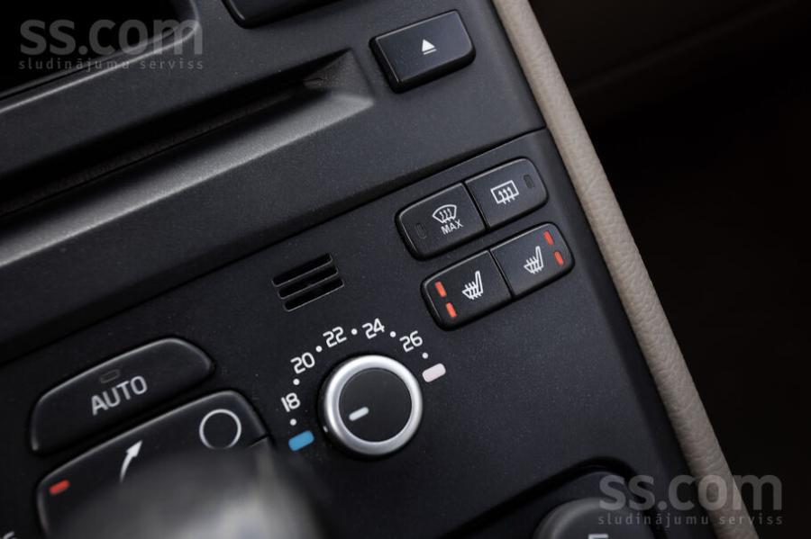 Brown Volvo XC90 2014 in Riga, with an engine capacity of 2.40 L and mileage of 285 thousand km for 12950 €, photo 22 on AUTOMOTO.COM.LV