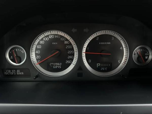 Brown Volvo XC90 2014 in Riga, with an engine capacity of 2.40 L and mileage of 274 thousand km for 11700 €, photo 7 on AUTOMOTO.COM.LV