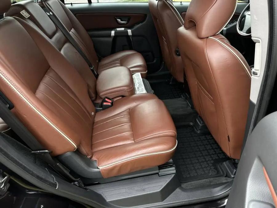 Brūns Volvo XC90 2014 Rīga, ar dzinēja tilpumu 2.40 L un nobraukumu 274 tūkst. km par 11700 €, foto 23 vietnē AUTOMOTO.COM.LV