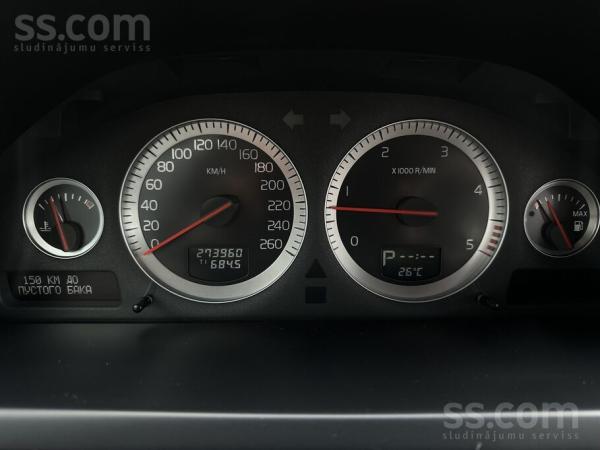 Brown Volvo XC90 2014 in Riga, with an engine capacity of 2.40 L and mileage of 274 thousand km for 11700 €, photo 7 on AUTOMOTO.COM.LV