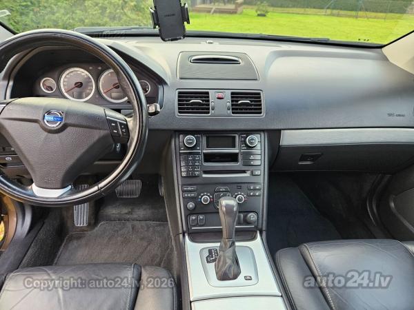 Brown Volvo XC90 2014 in Tartu, with an engine capacity of 2.40 L and mileage of 205 thousand km for 13900 €, photo 6 on AUTOMOTO.COM.LV