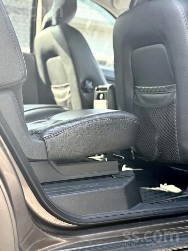 Brown Volvo XC90 2014 in Riga, with an engine capacity of 2.40 L and mileage of 0 thousand km for 15500 €, photo 9 on AUTOMOTO.COM.LV