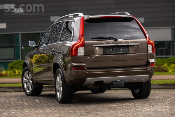 Volvo XC90 2014 in Jelgava on AUTOMOTO.COM.LV Brown Volvo XC90 2014 in Jelgava, with an engine capacity of 2.40 L and mileage of 293 thousand km for 13999 ā¬, photo 10 on AUTOMOTO.COM.LV